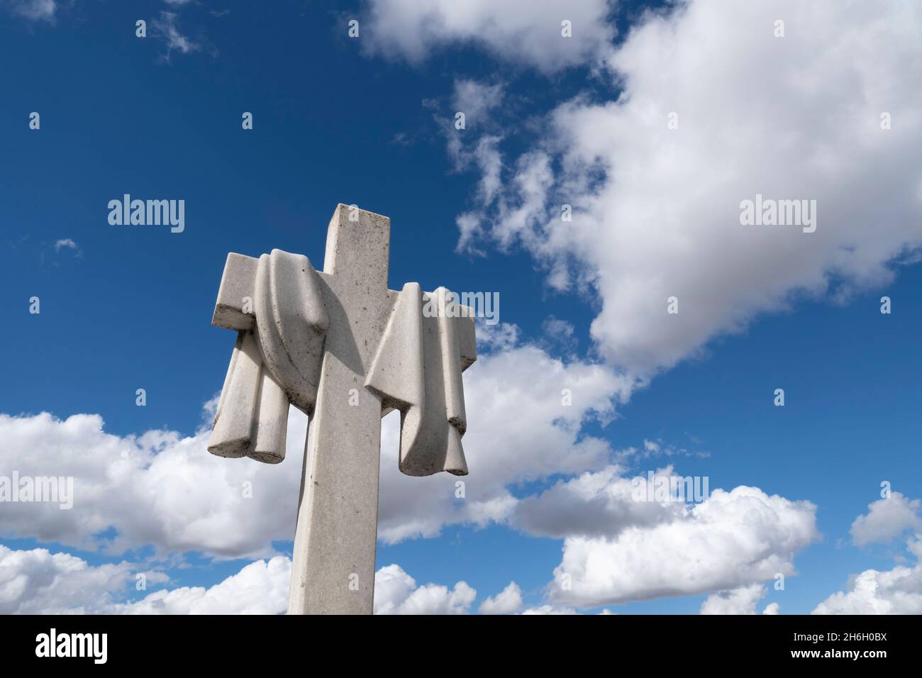 Simple headstone in the shape of a draped cross in the Cementerio de ...