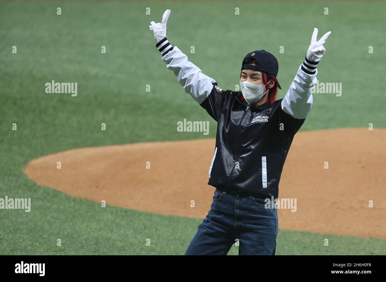 16th Nov, 2021. Ceremonial 1st pitch by 'Street Woman Fighter' star ...