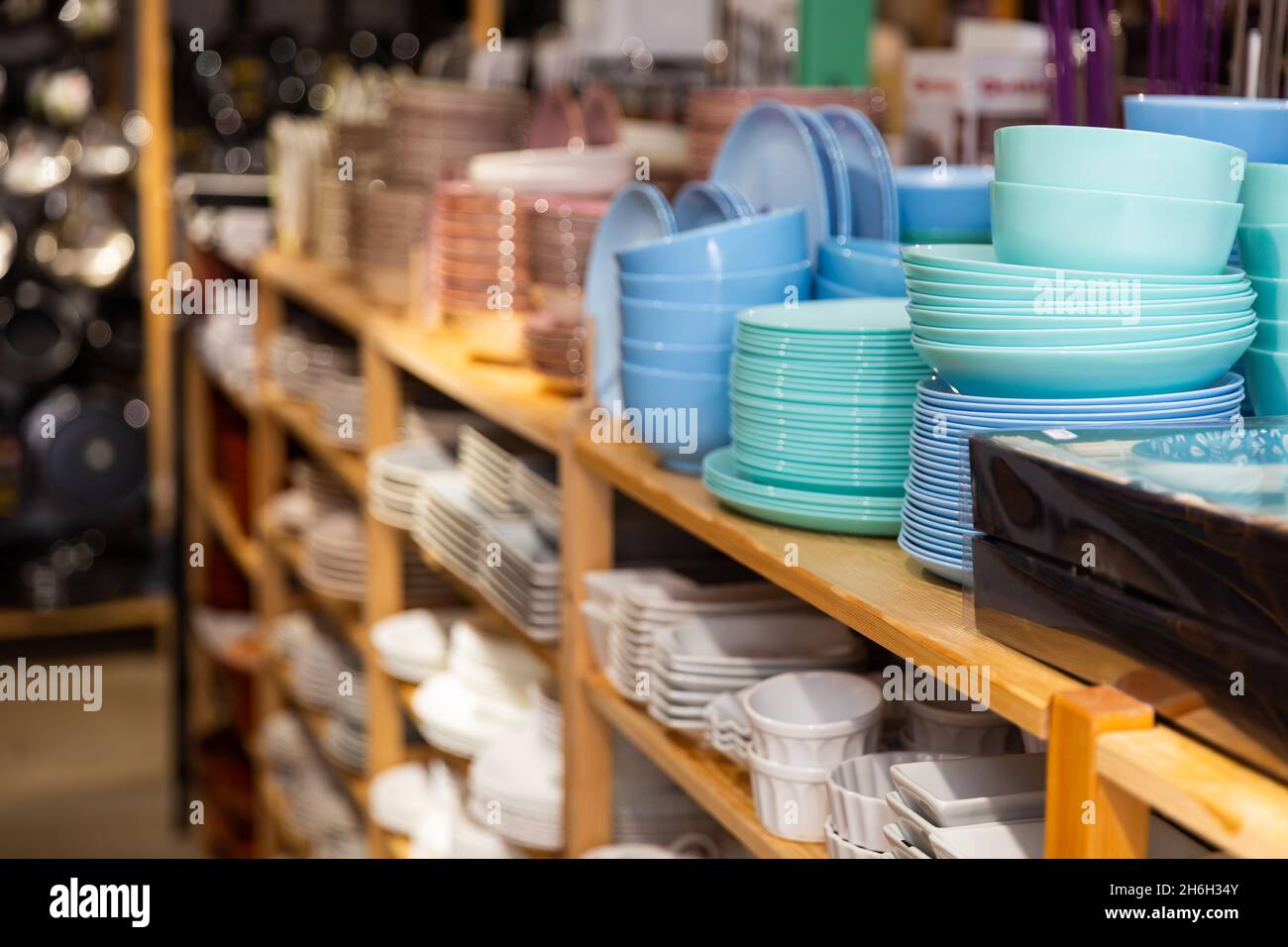 Ceramic plates in a tableware store Stock Photo - Alamy