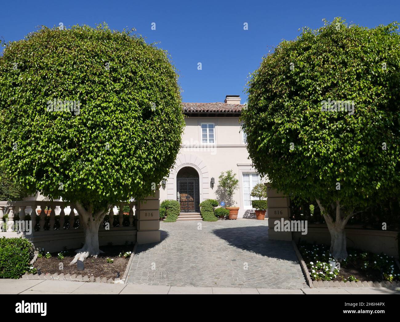 Nolan miller designer hi-res stock photography and images - Alamy