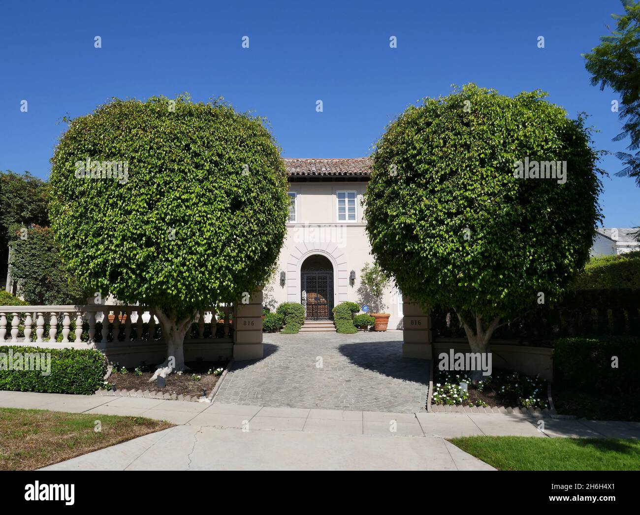 Nolan miller designer hi-res stock photography and images - Alamy