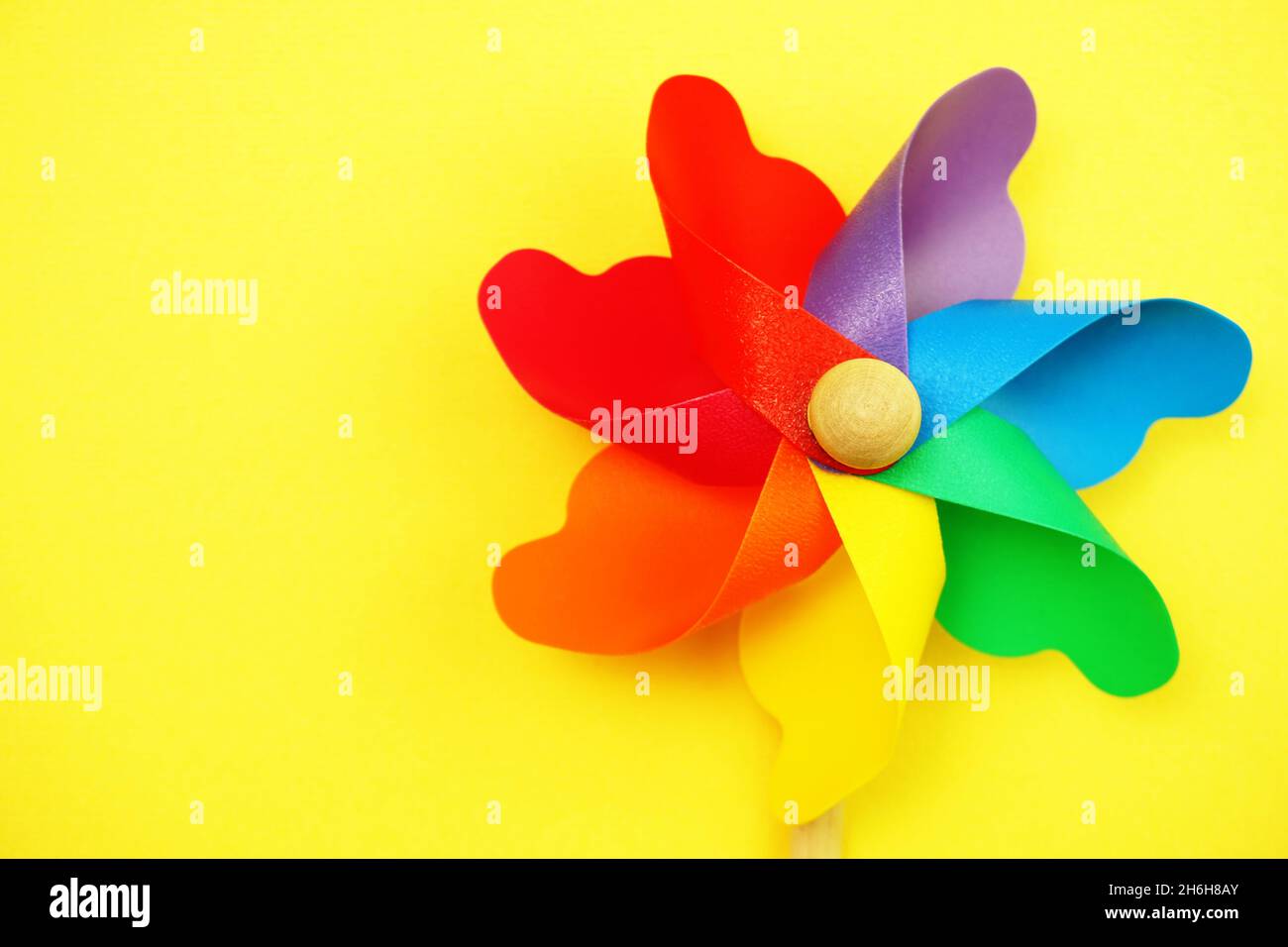 Yellow pinwheels hi-res stock photography and images - Alamy