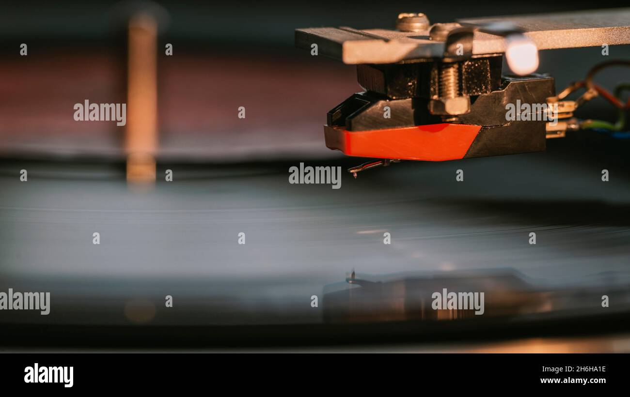 Sharp turntable hi-res stock photography and images - Alamy