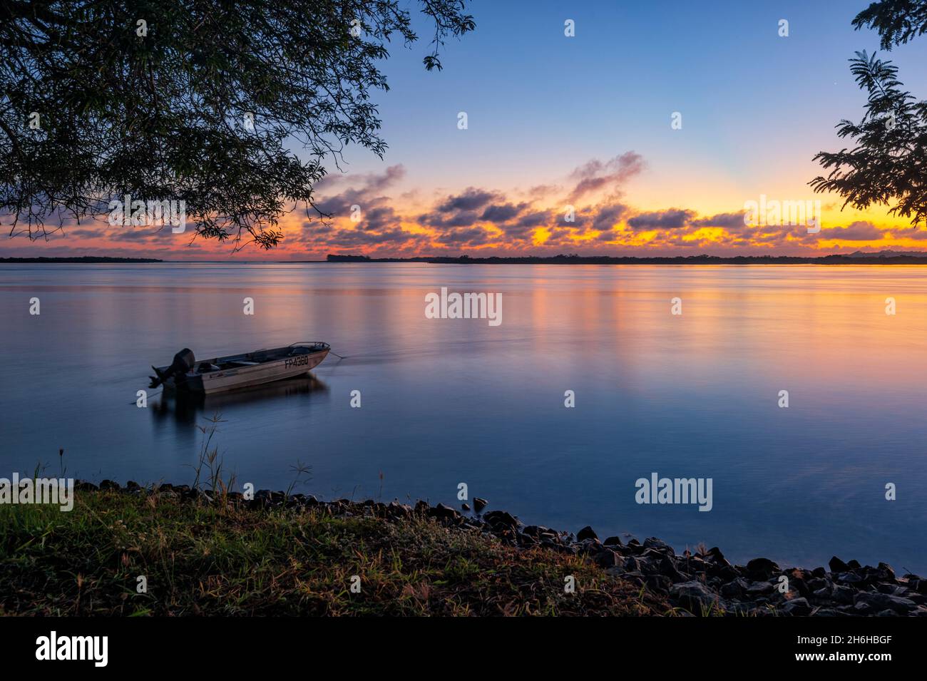 Sunrise over queensland landscape hi-res stock photography and images ...