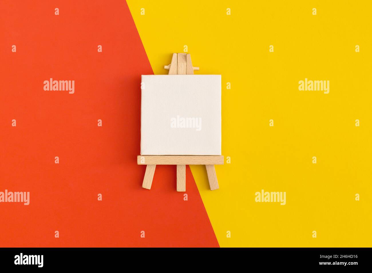 Draw easel hi-res stock photography and images - Alamy