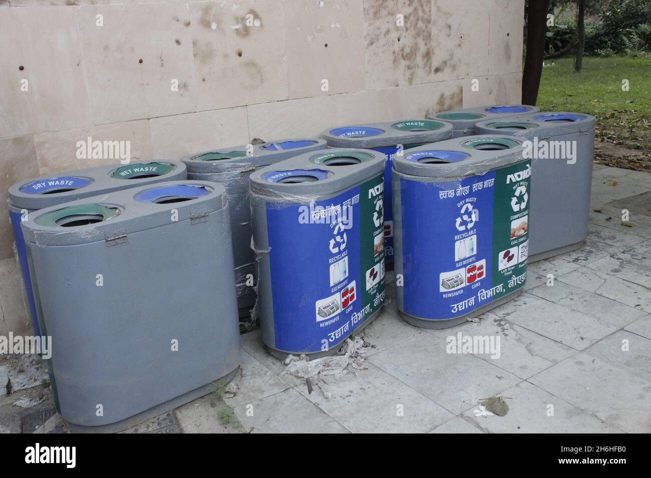 Dustbin garbage bin dustbins hi-res stock photography and images - Alamy