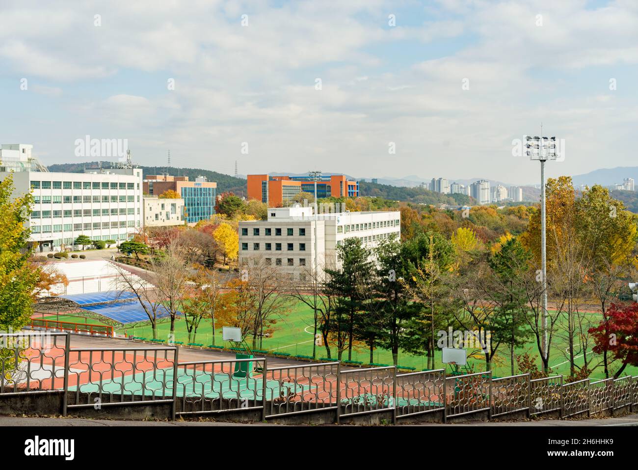 Campus scene hi-res stock photography and images - Alamy