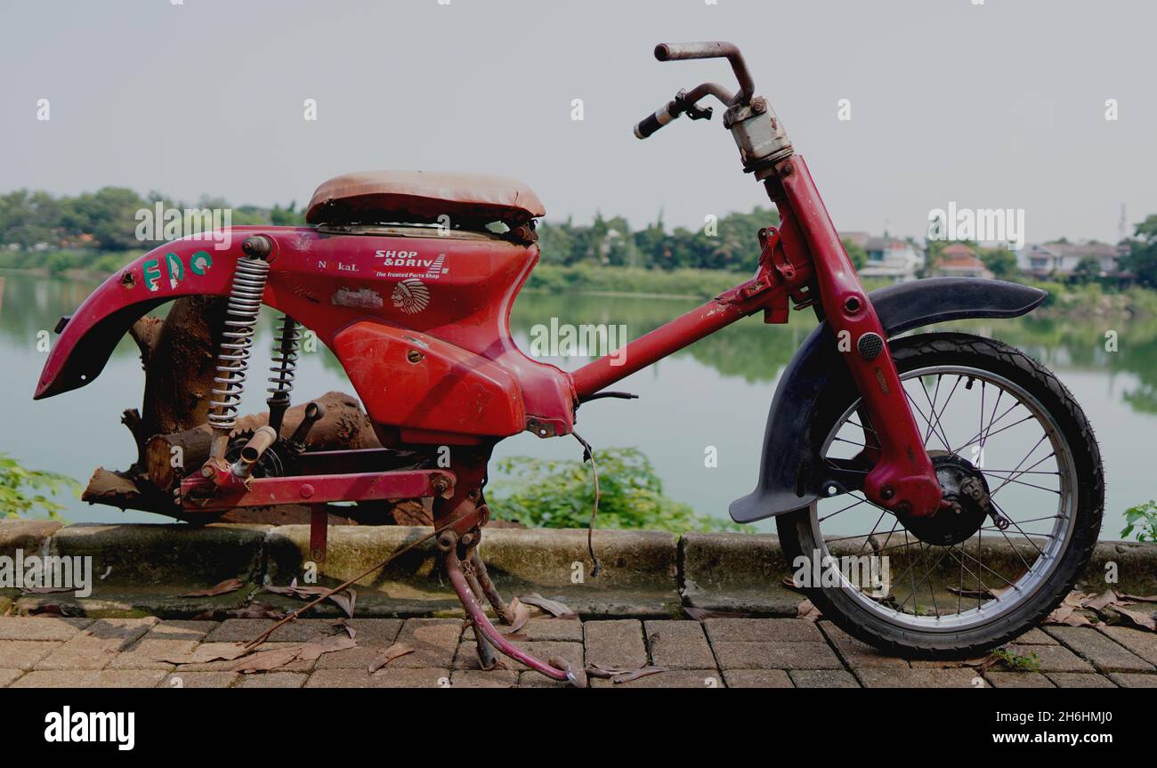 Broken motorcycle hi-res stock photography and images - Alamy