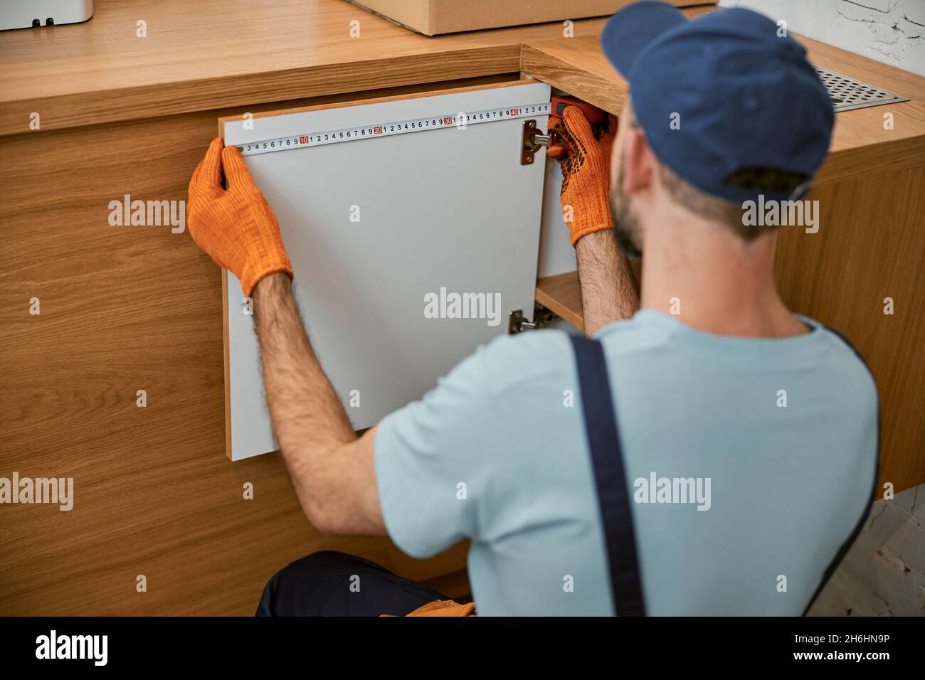 Man measuring door hi-res stock photography and images - Alamy