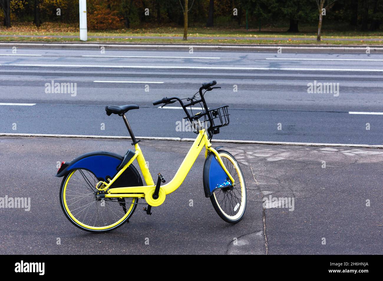 Yellow rental bike stands near the road Stock Photo - Alamy