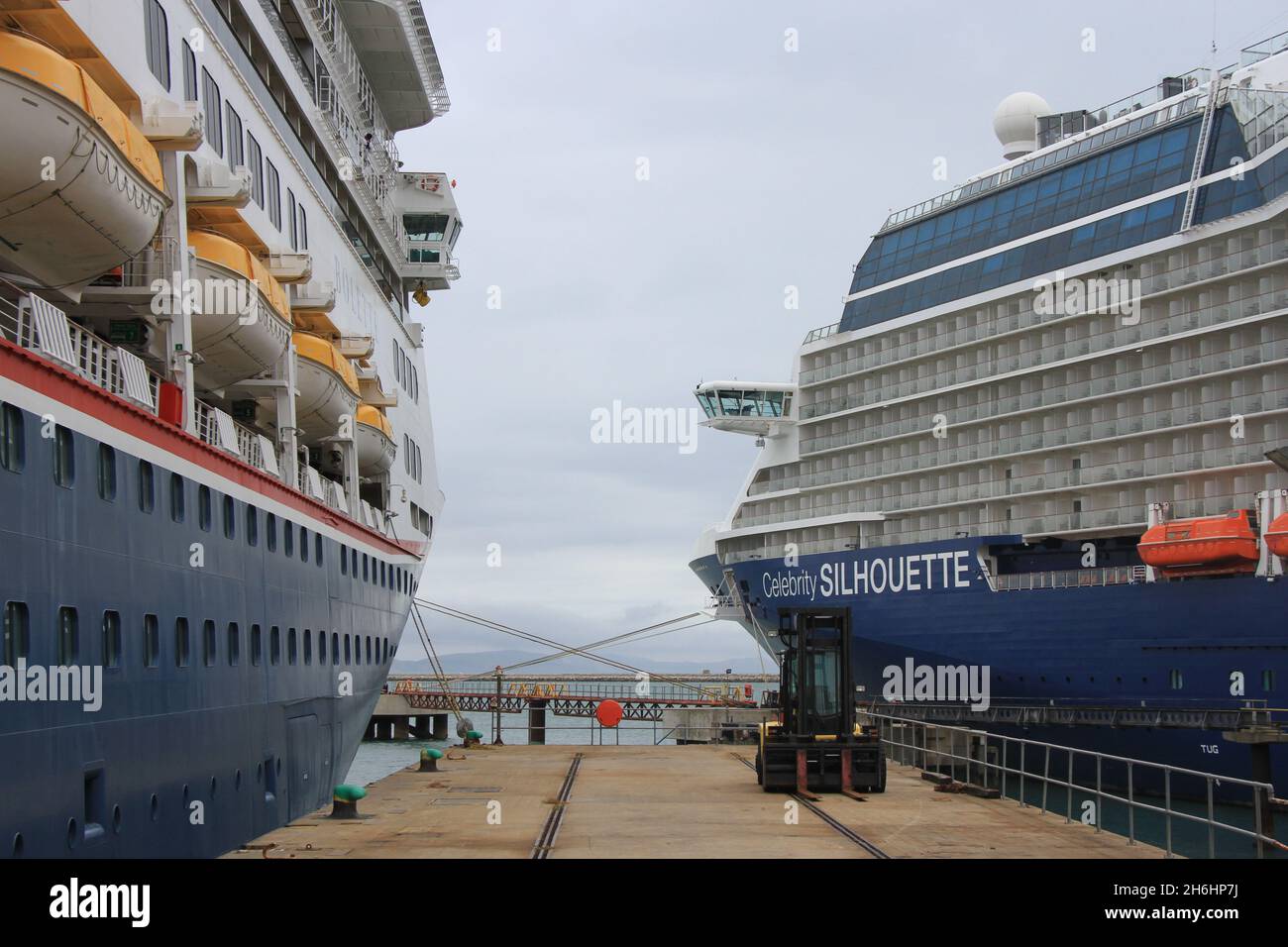 Large man made harbour hi-res stock photography and images - Alamy
