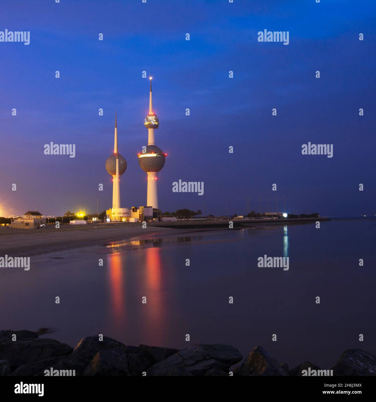 Kuwait towers night hi-res stock photography and images - Alamy