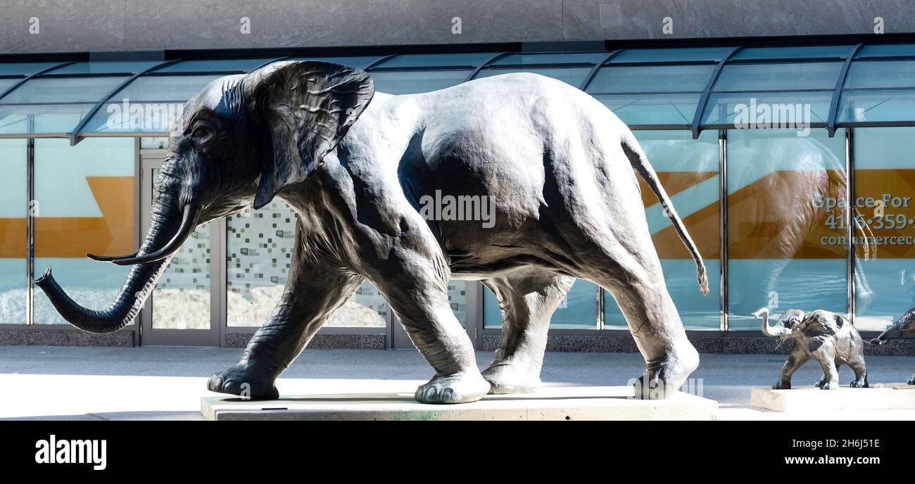 Sculpture Tembo, Mother of Elephants by Derrick S. Hudson, Toronto ...