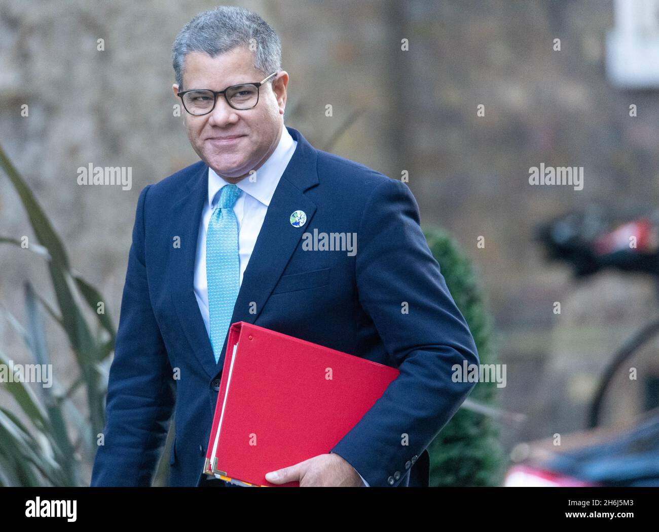 London, UK. 16th Nov, 2021. Alok Sharma arrives at a cabinet meeting at ...