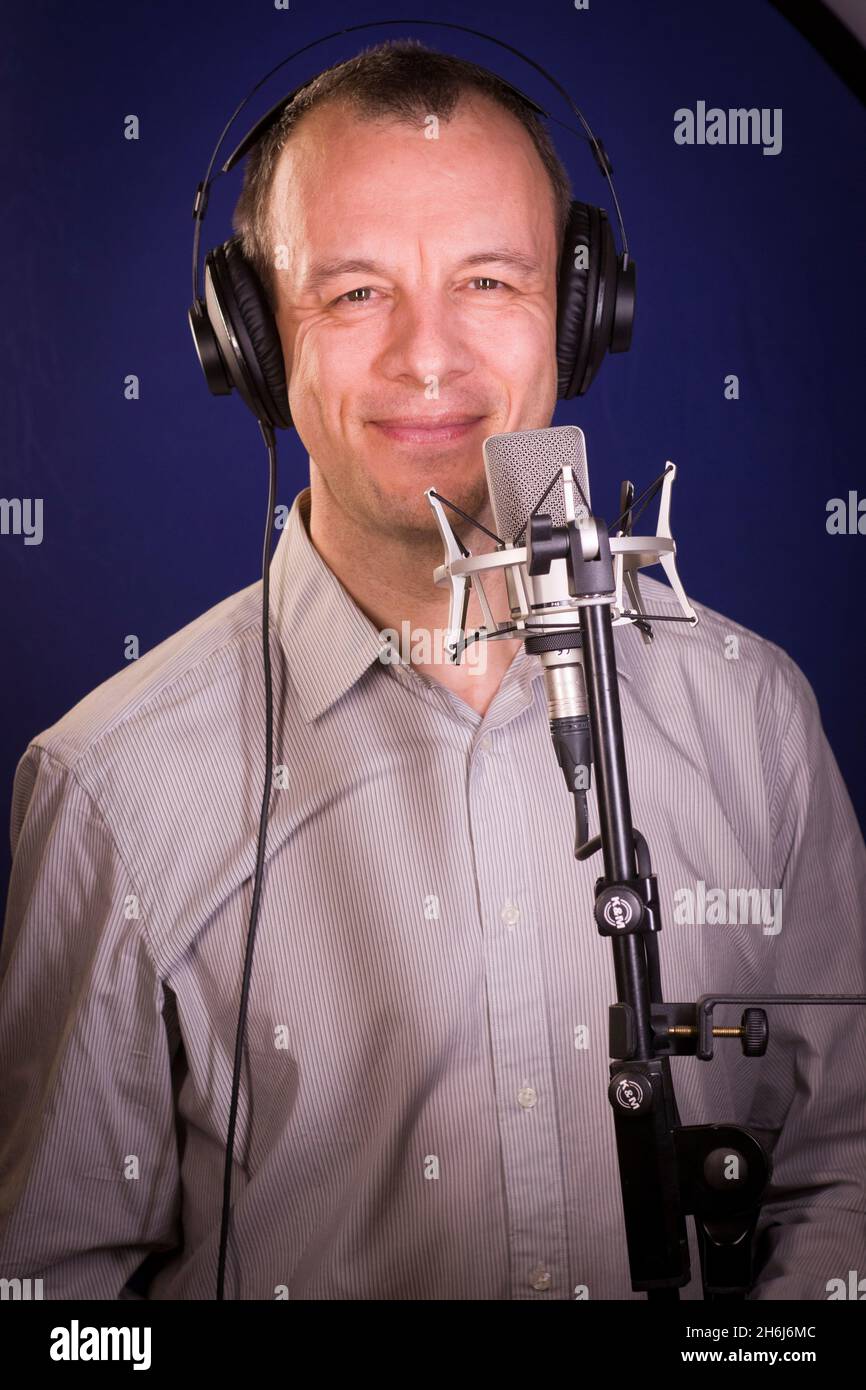 Voice over artist in booth hi-res stock photography and images - Alamy
