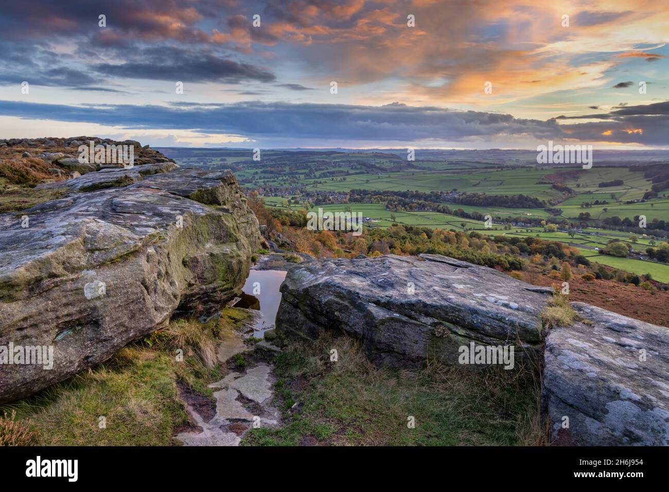 Baslow Edge at sunset, providing amazing views across the Derwent ...