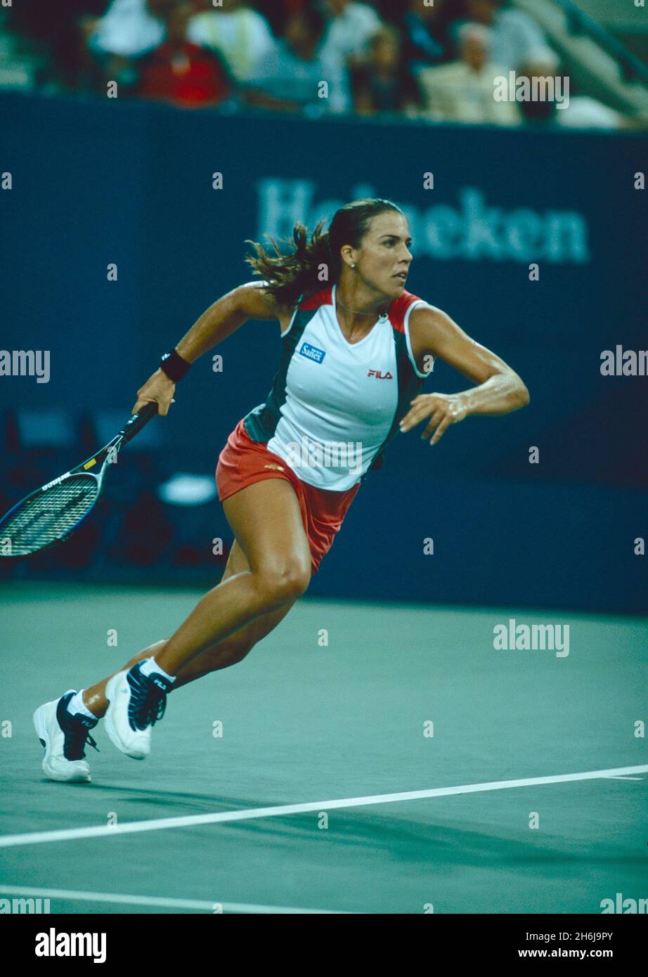 Jennifer capriati professional tennis hi-res stock photography and ...