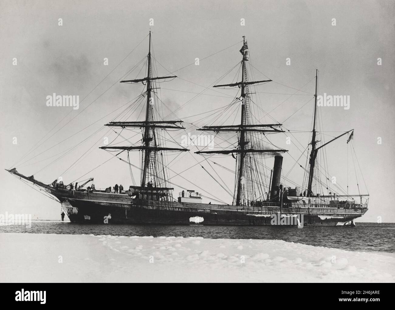 Captain Scott's Antarctic expedition ship Terra Nova in the ice Stock ...