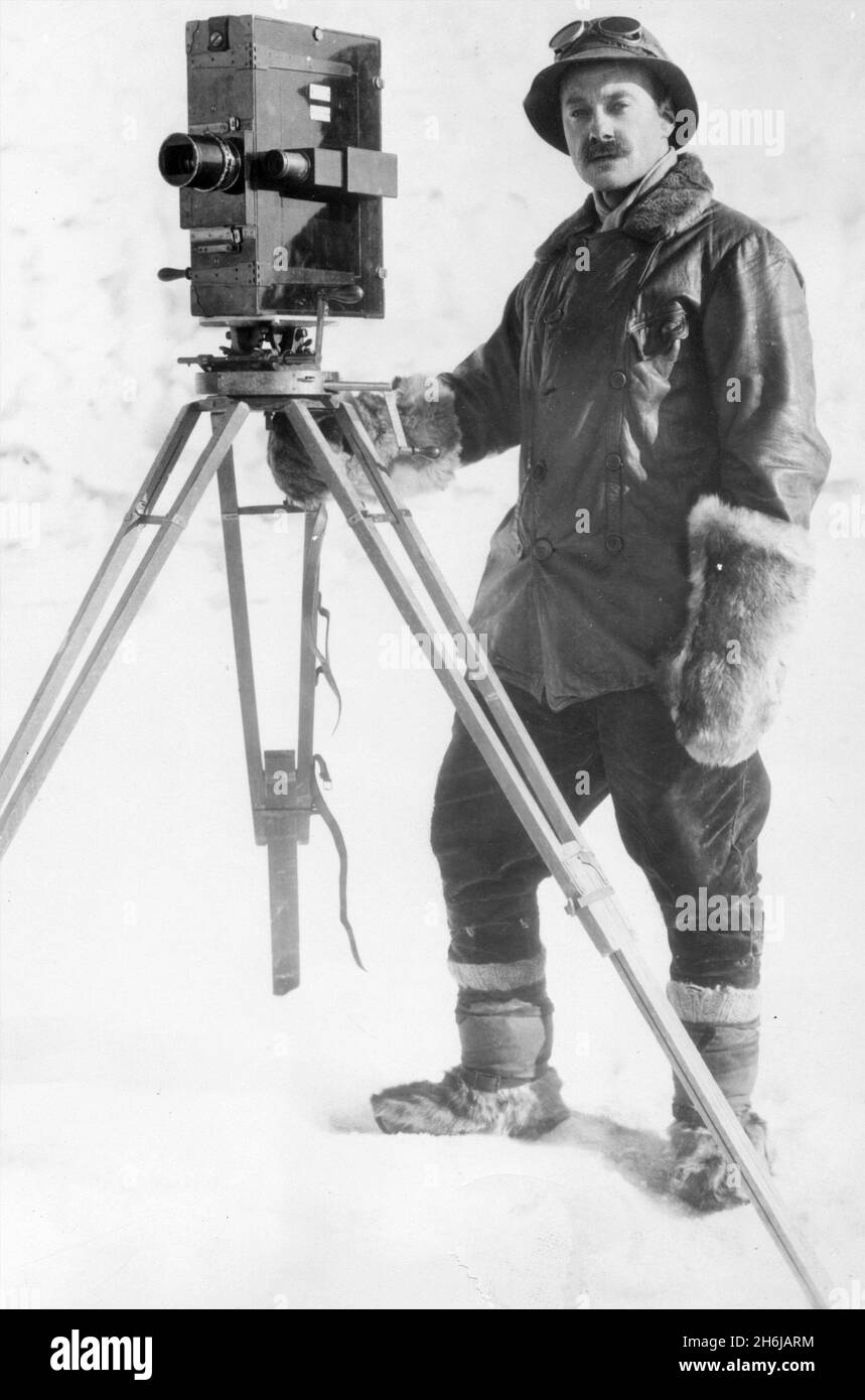 The antarctic photographer Herbert Ponting with his camera Stock Photo ...