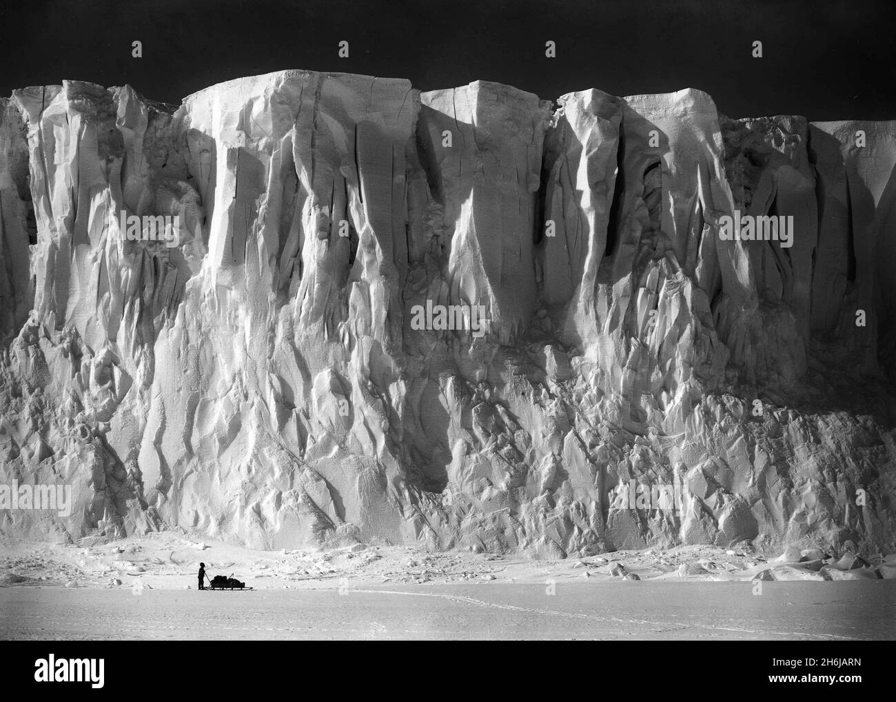 Herbert ponting antarctic hi-res stock photography and images - Alamy