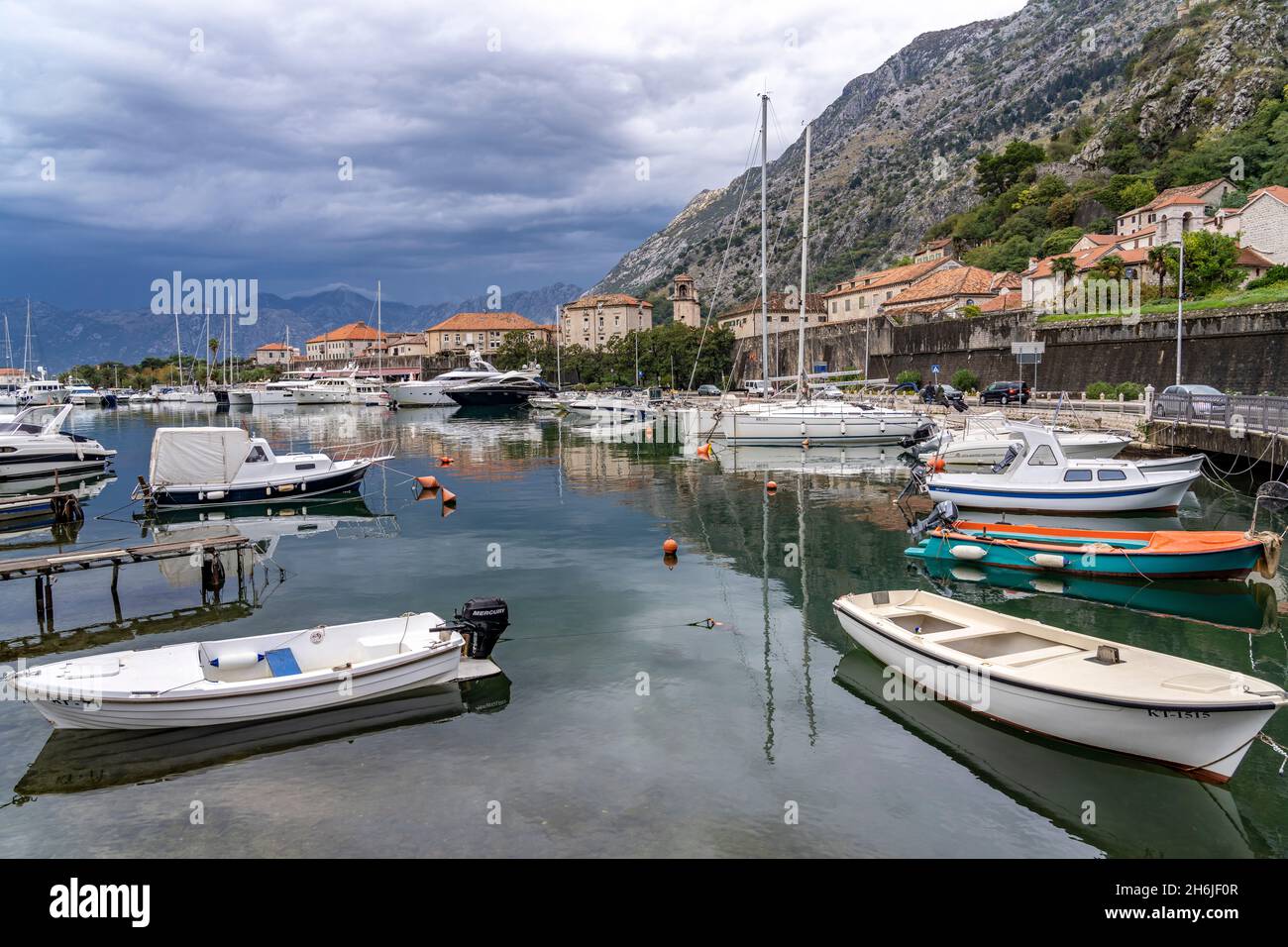 Marina von Kotor, Montenegro, Europa | Kotor Marina, Montenegro, Europe ...