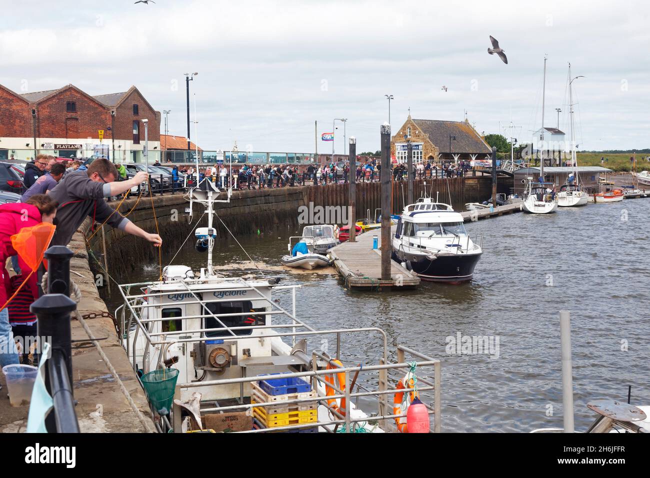 People quay quayside hi-res stock photography and images - Alamy