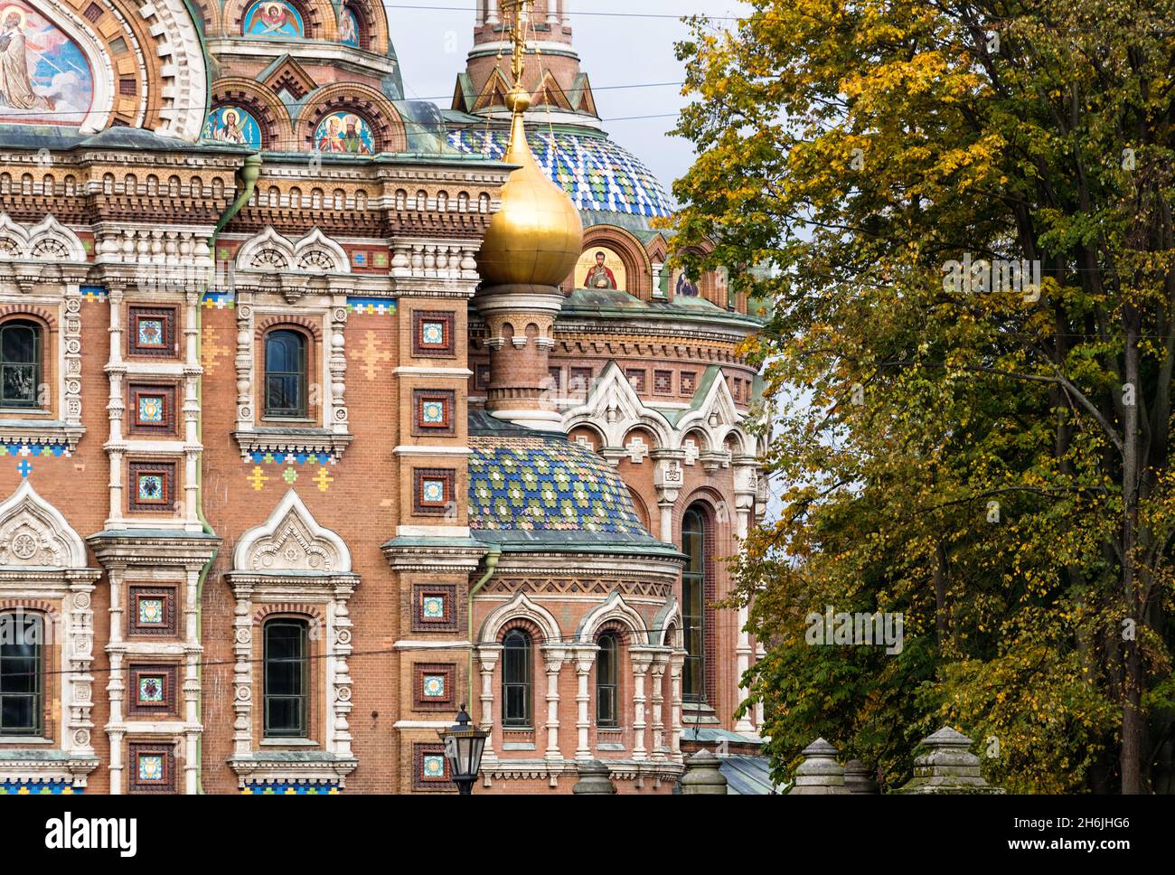 Tserkov spasa na krovi hi-res stock photography and images - Alamy