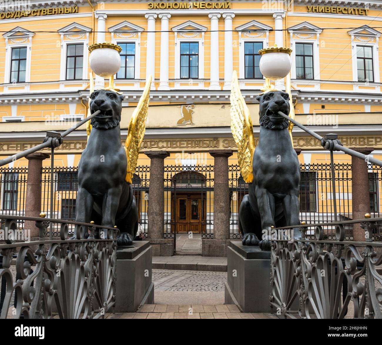 Bank bridge st petersburg hi-res stock photography and images - Alamy