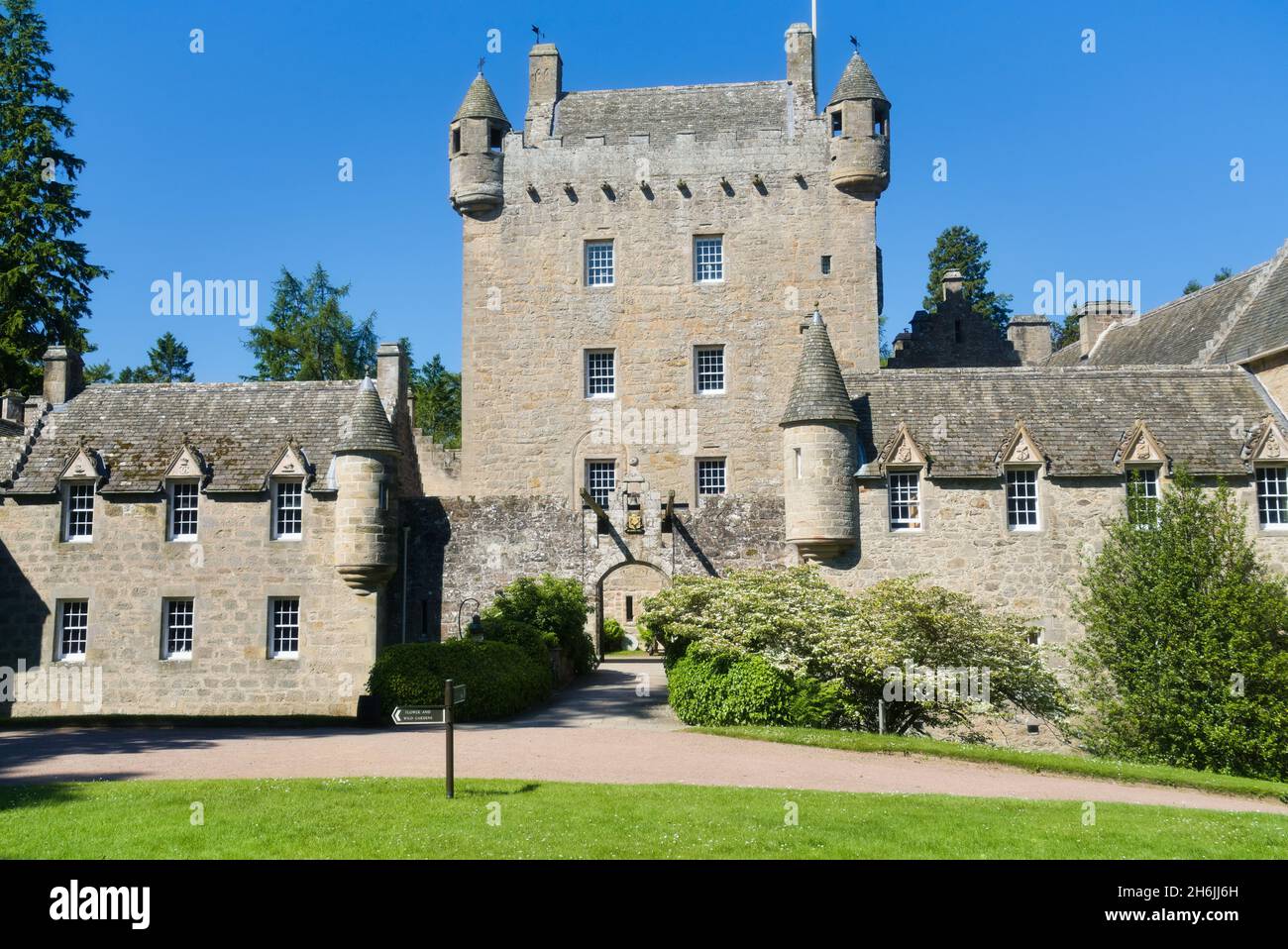 Castle nairn scotland hi-res stock photography and images - Alamy
