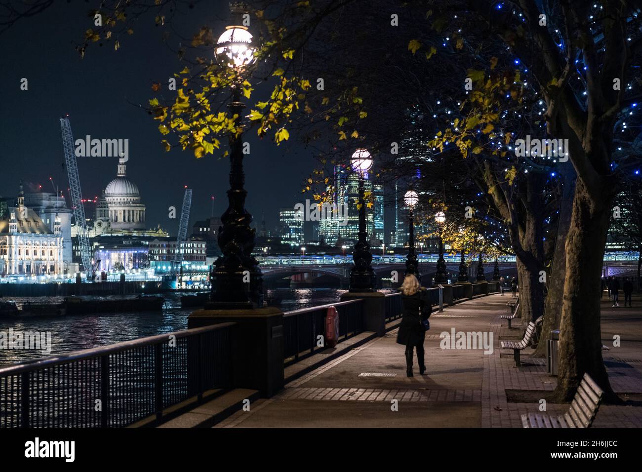 South bank night scene hi-res stock photography and images - Alamy
