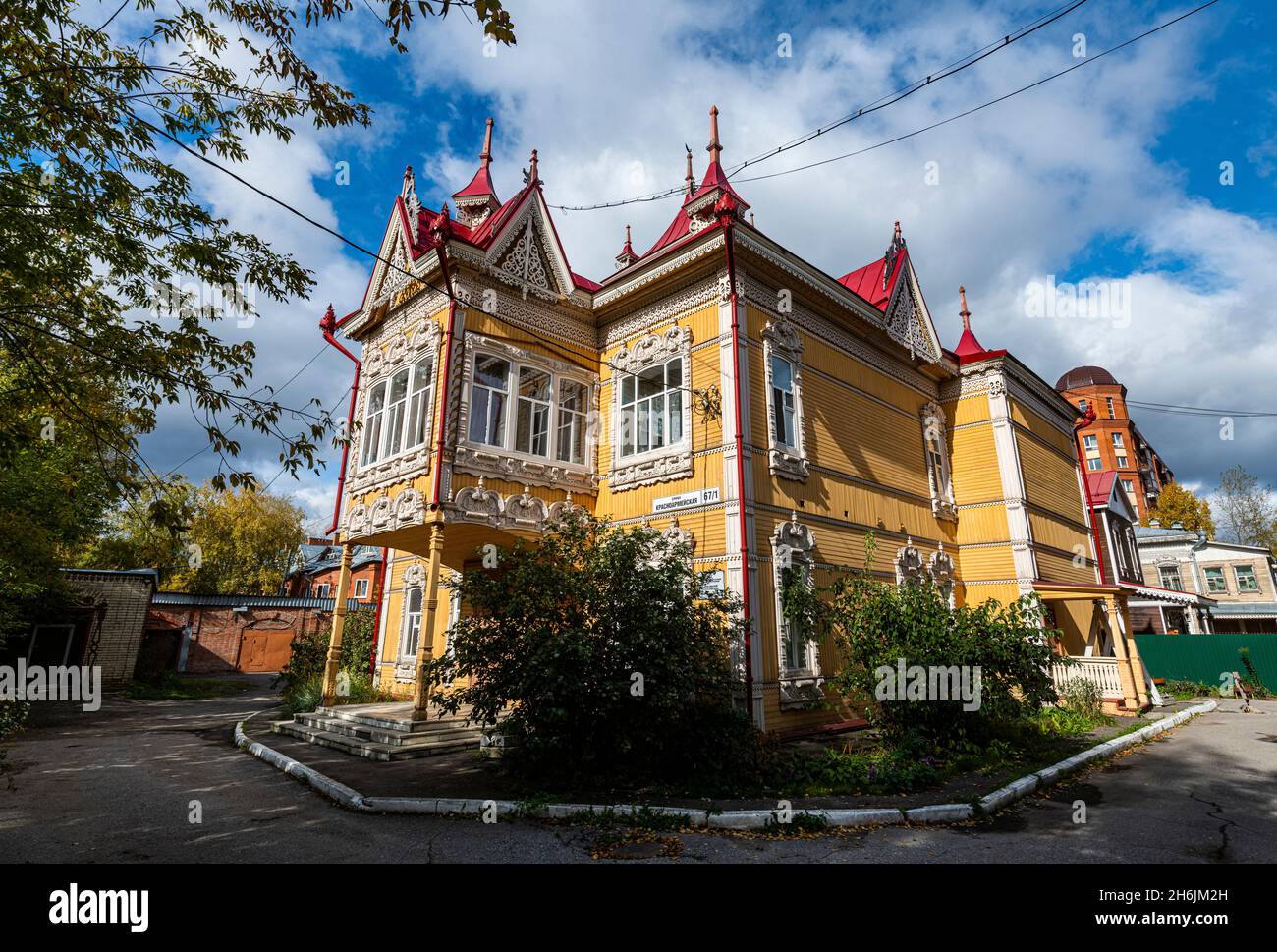 Tomsk wooden architecture hi-res stock photography and images - Alamy