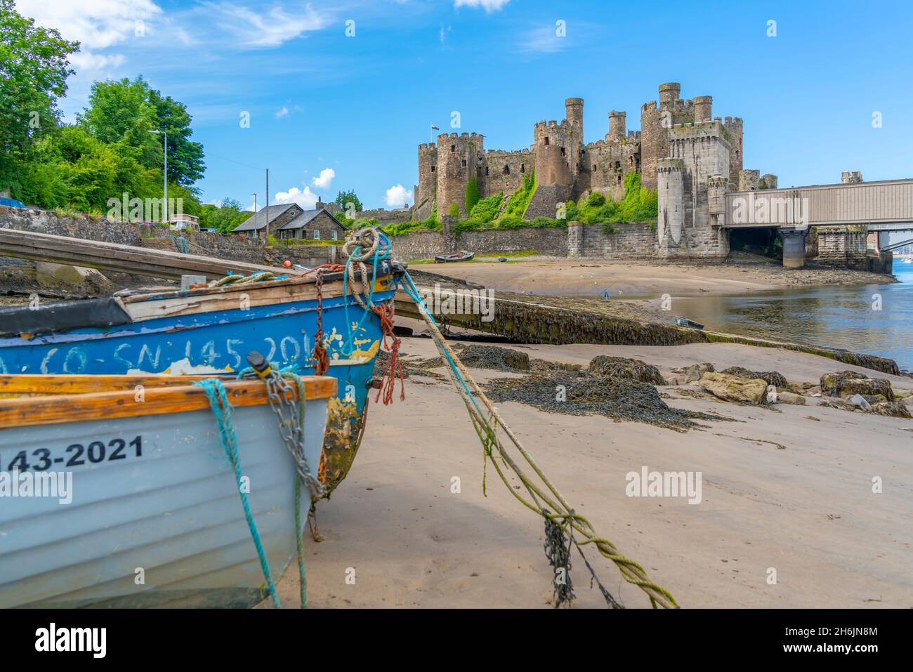 Castles of wales hi-res stock photography and images - Alamy