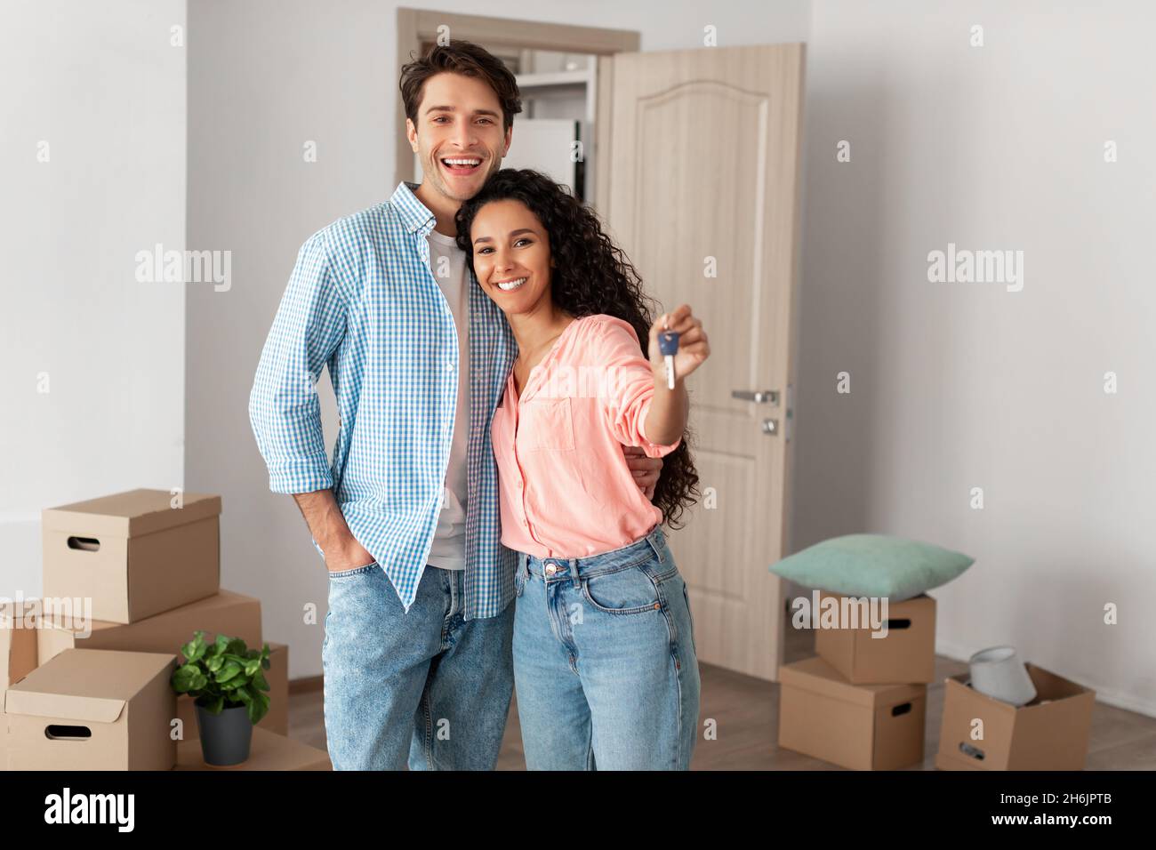 Happy couple posing with keys on moving day Stock Photo - Alamy