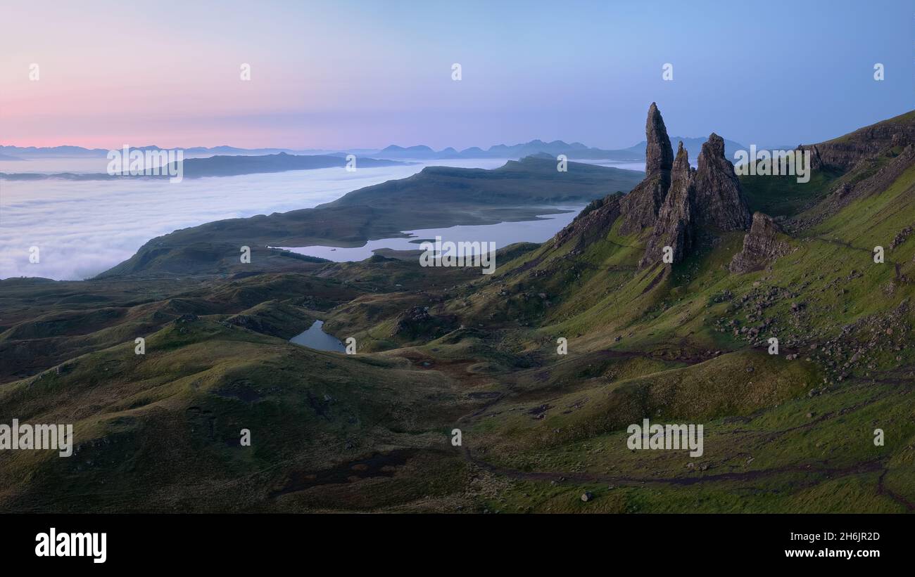 Scottish highland cliffs and lakes hi-res stock photography and images ...