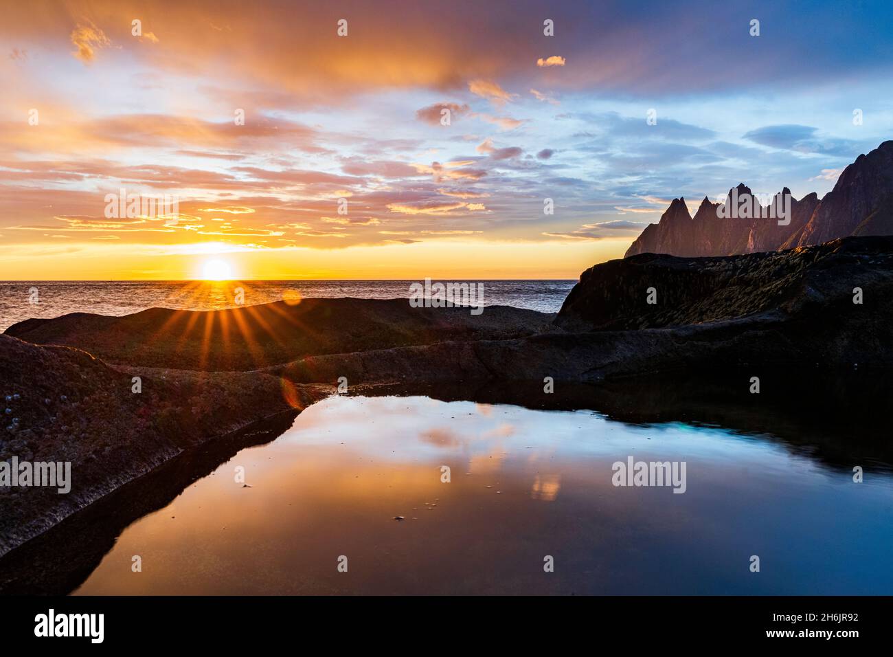 No people copy space teeth shadow hi-res stock photography and images ...