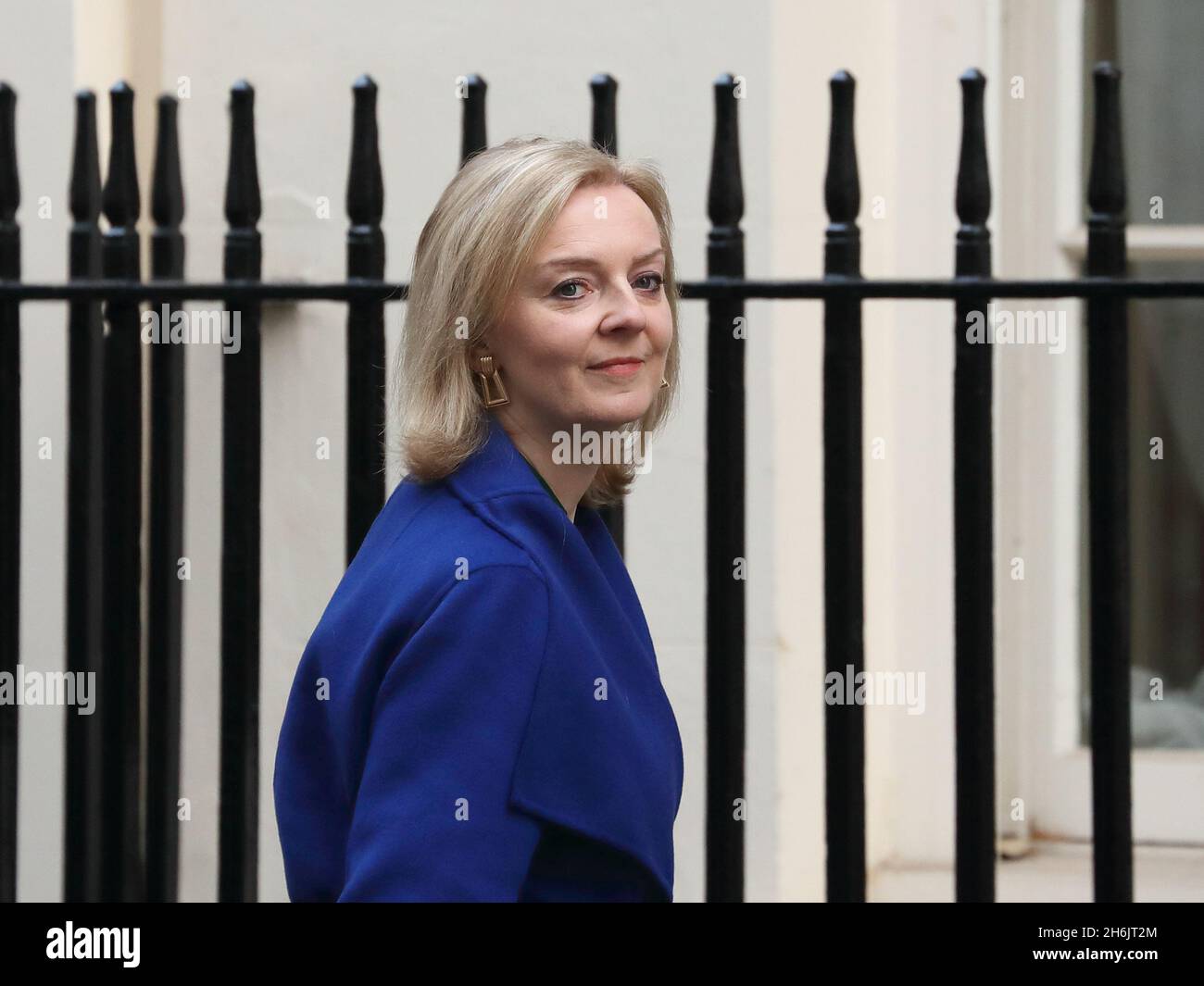 Elizabeth truss 2021 hi-res stock photography and images - Alamy