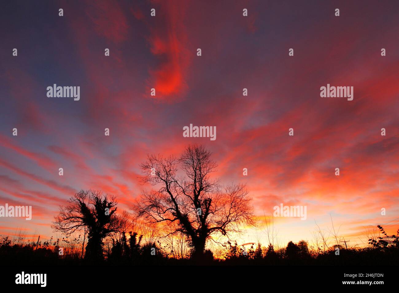 Dramatic red sky uk hi-res stock photography and images - Alamy