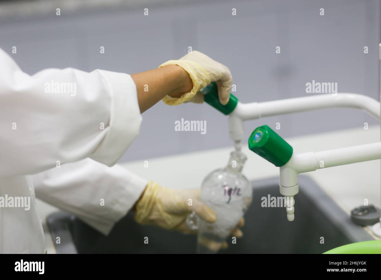 Lab experiment hi-res stock photography and images - Alamy