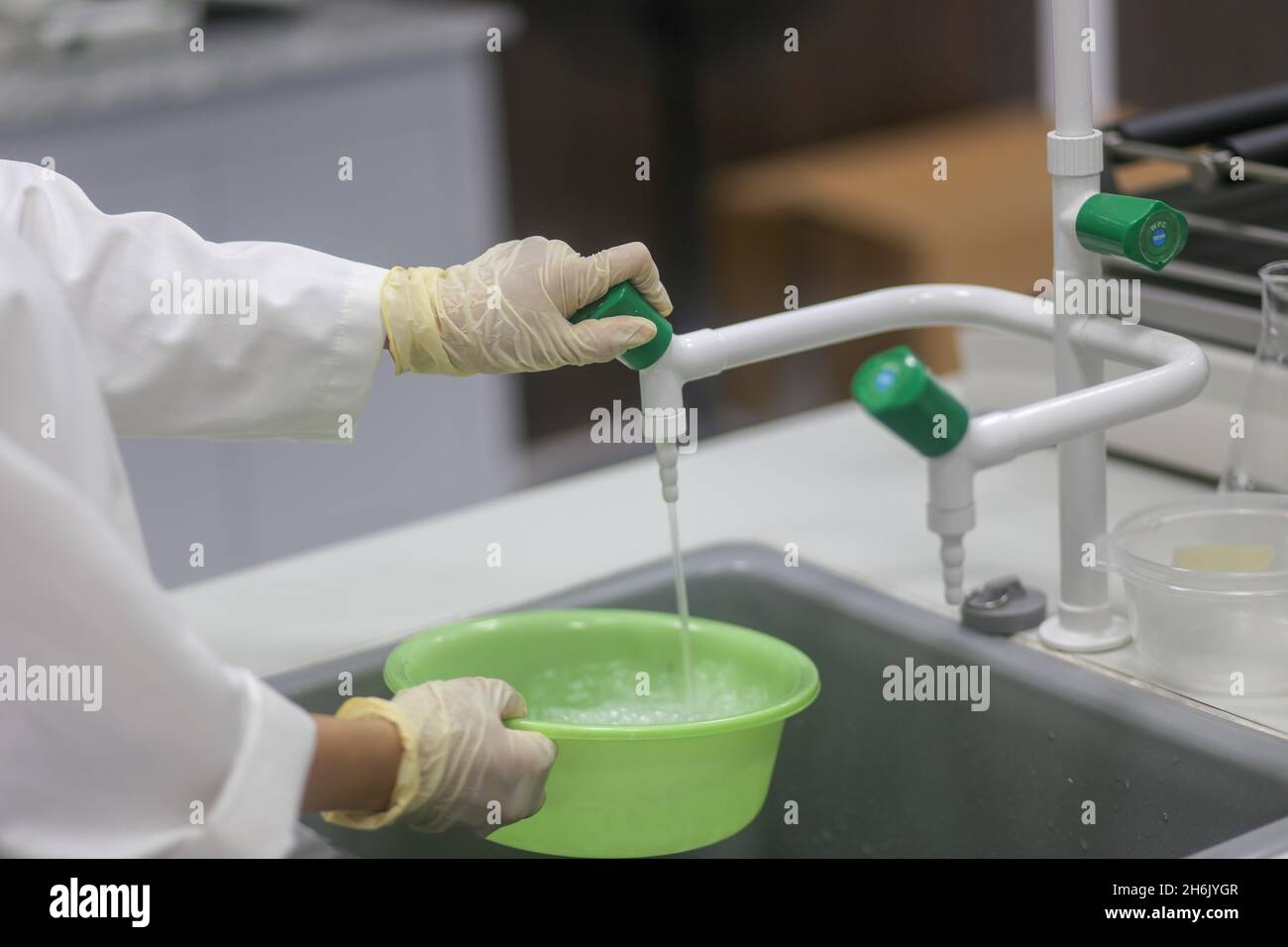 Taking in washing hi-res stock photography and images - Alamy