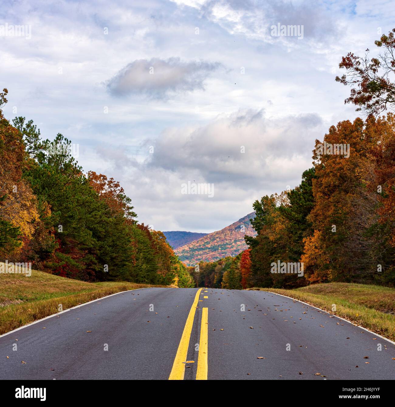 View highway countryside appalachia hi-res stock photography and images ...