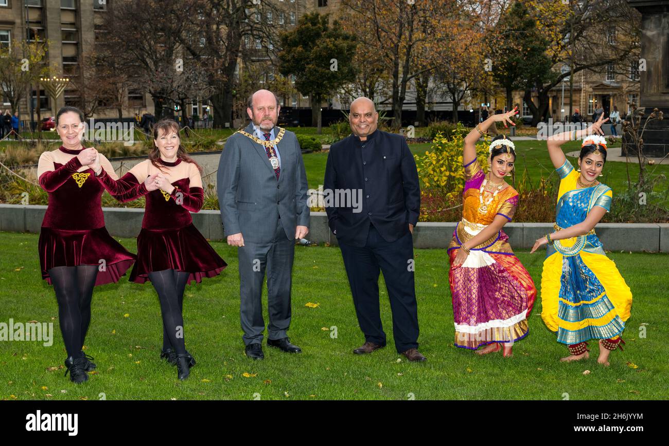 Traditional irish dance dress hi-res stock photography and images - Alamy