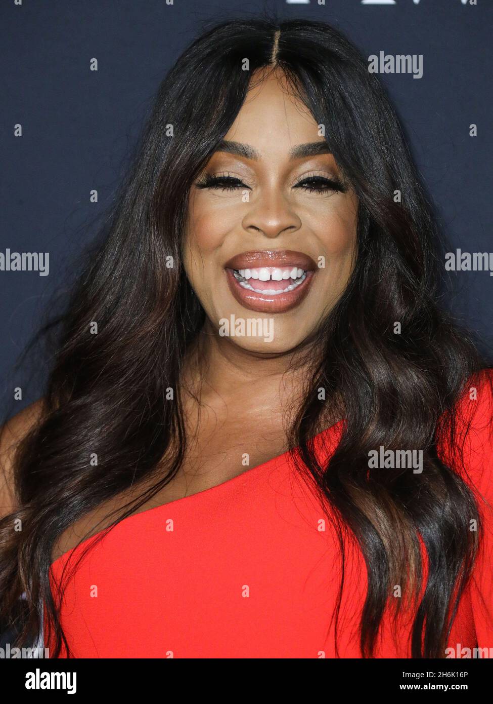 LOS ANGELES, CALIFORNIA, USA - NOVEMBER 15: Actress Niecy Nash arrives ...