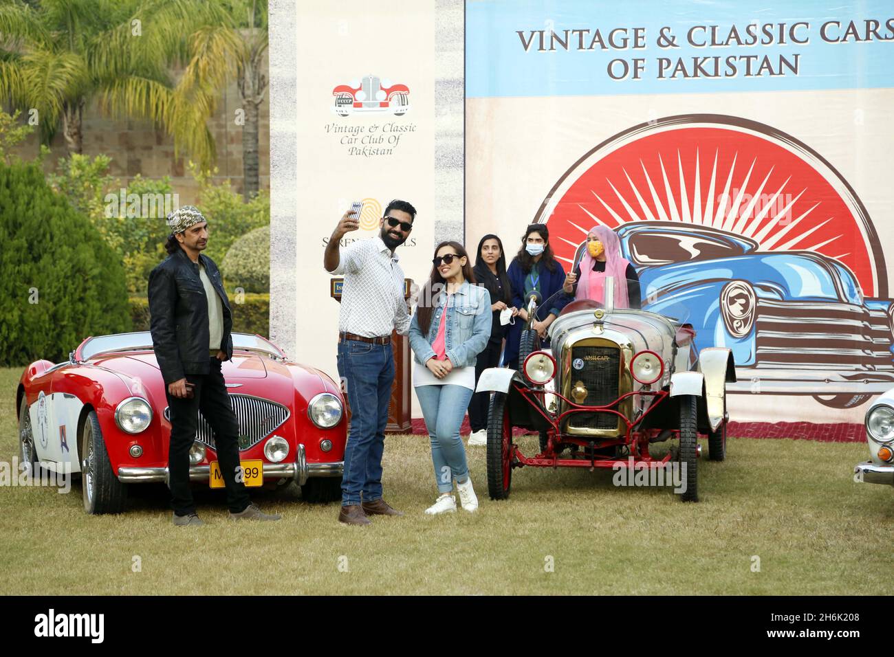 Islamabad, Pakistan. 16th Nov, 2021. People visit a vintage and classic ...