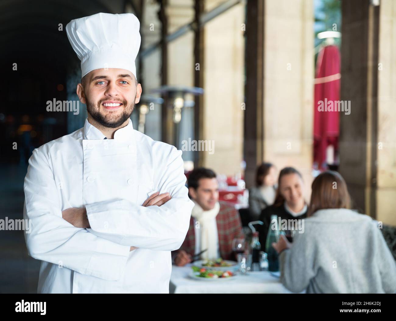 Confident chef of restaurant posing with arms crossed Stock Photo - Alamy