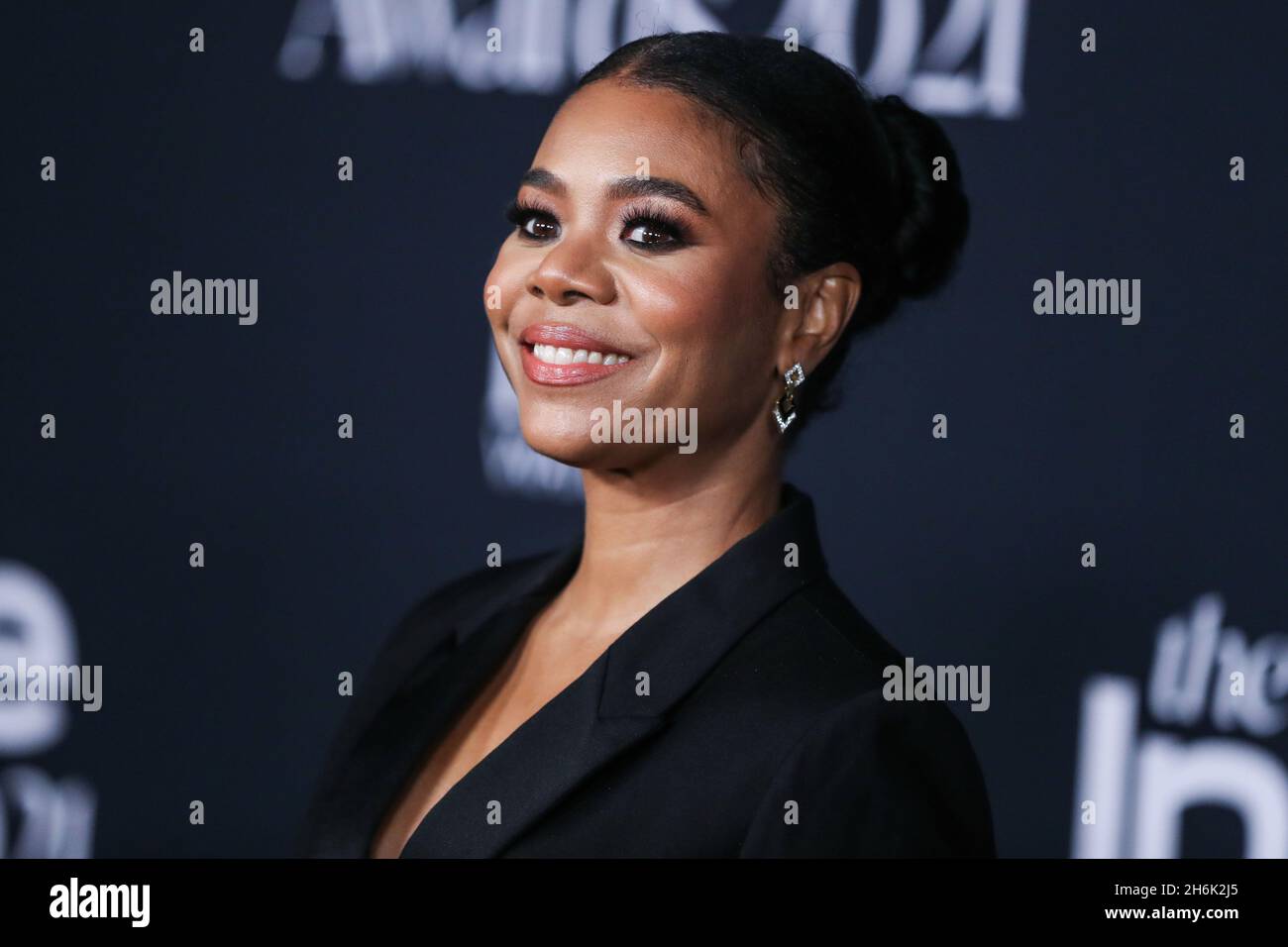 LOS ANGELES, CALIFORNIA, USA - NOVEMBER 15: Actress Regina Hall arrives ...