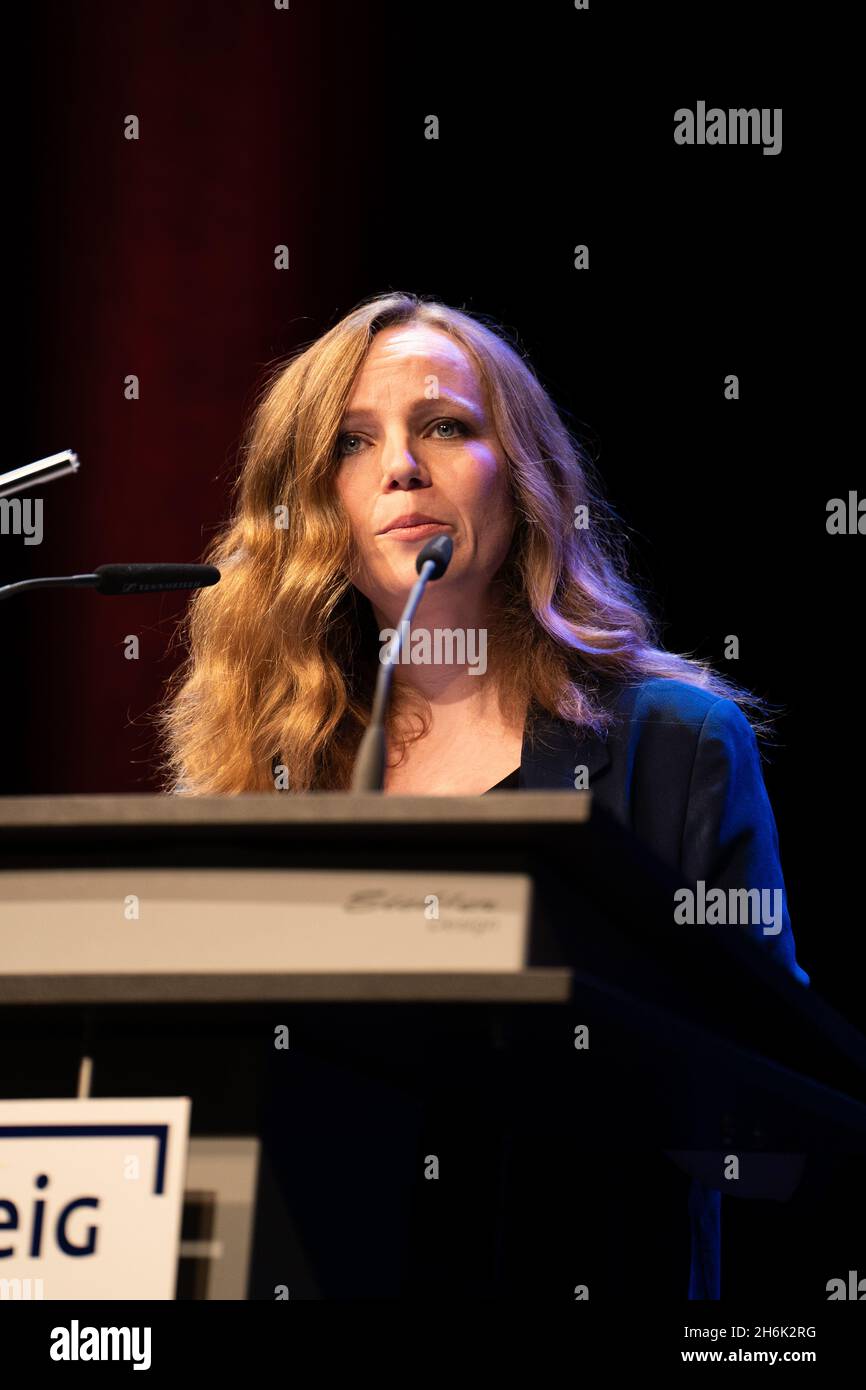 Sarah bosetti hi-res stock photography and images - Alamy