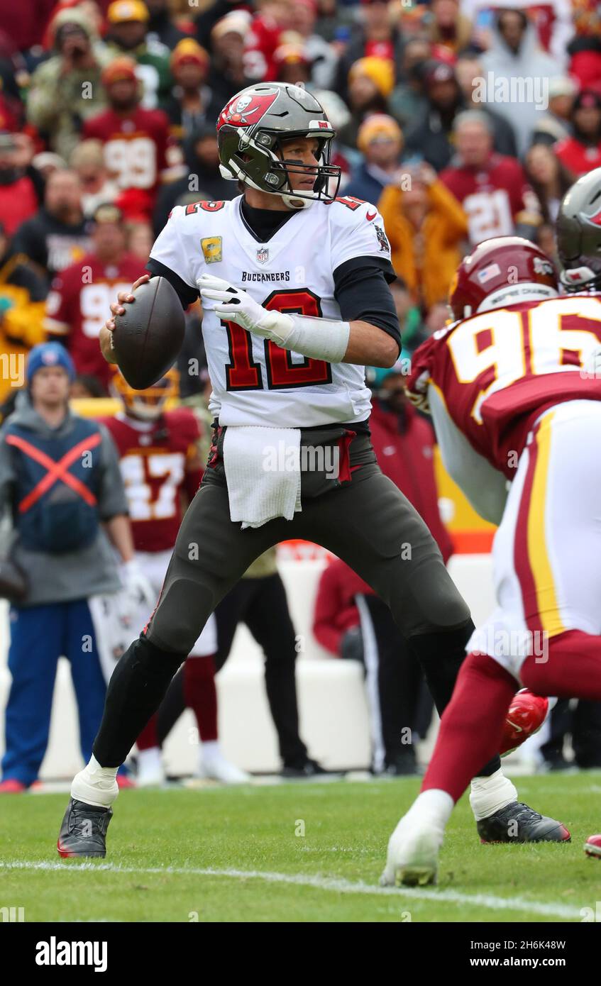 Nov 14, 2021; Landover, MD USA; Tampa Bay Buccaneers quarterback Tom ...