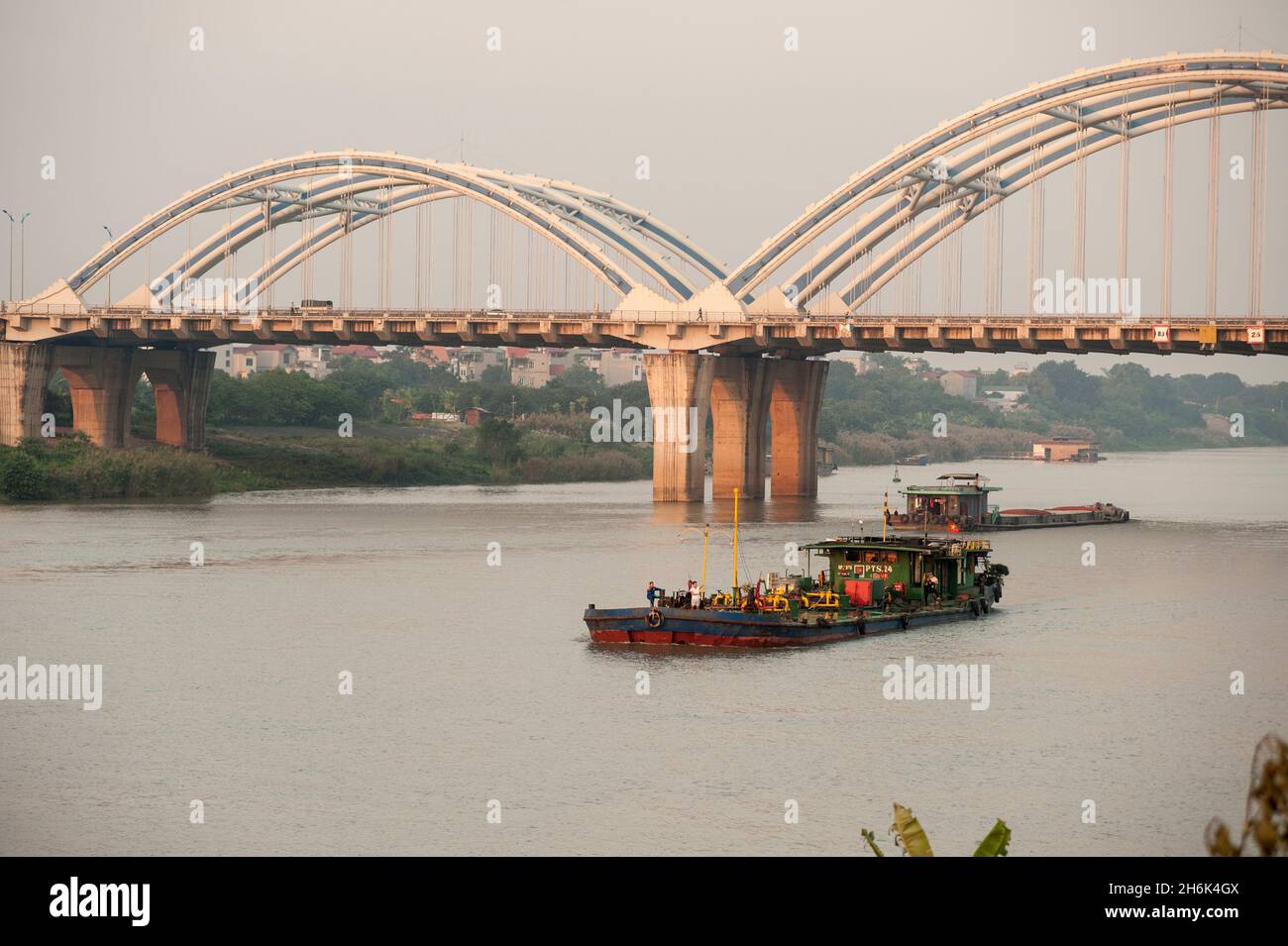 Ship running under the bridge hi-res stock photography and images - Alamy