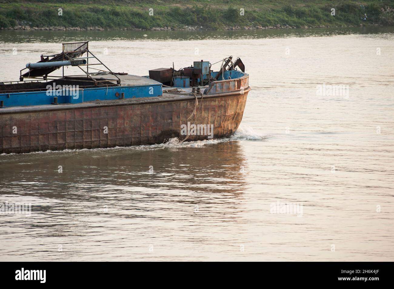ships running on the river Stock Photo - Alamy