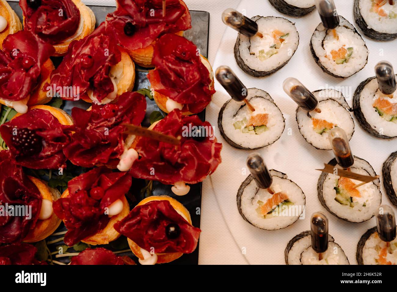 Furshet table hi-res stock photography and images - Alamy